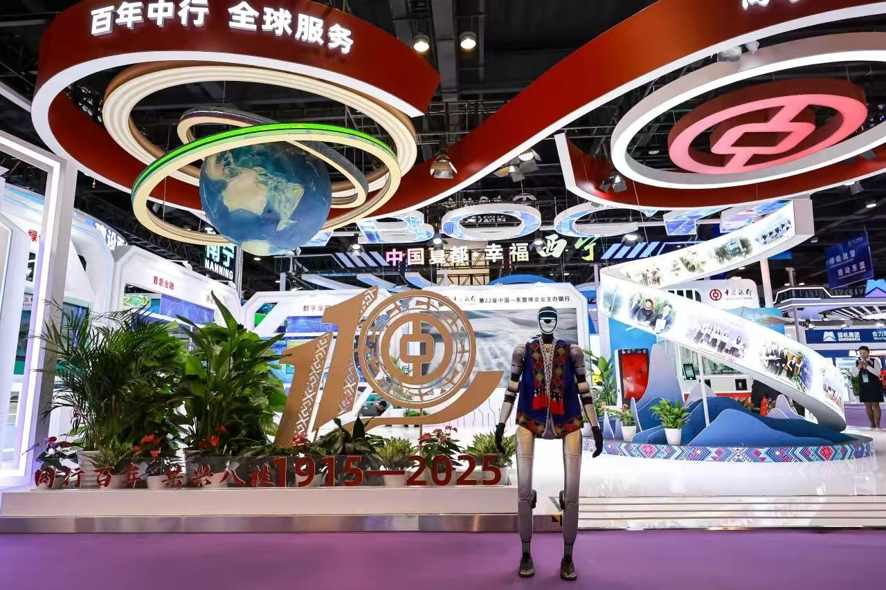 国庆活动展示宇树机器人机器狗火热预约-宇树 G1_福州智能机器人行情-中关村在线